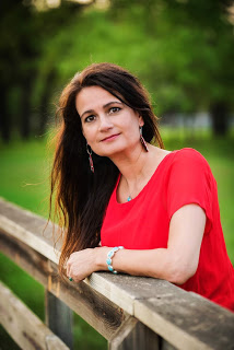 New Voice: Dawn Quigley on Apple in the Middle - Cynthia Leitich Smith